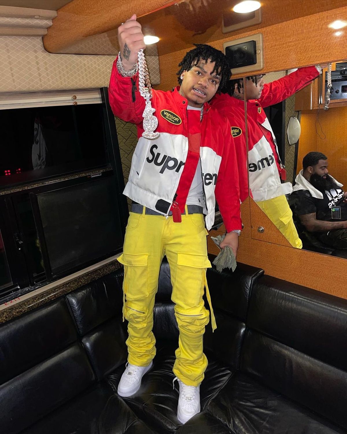 No Cap Outfit from September 6, 2021 | WHAT’S ON THE STAR?