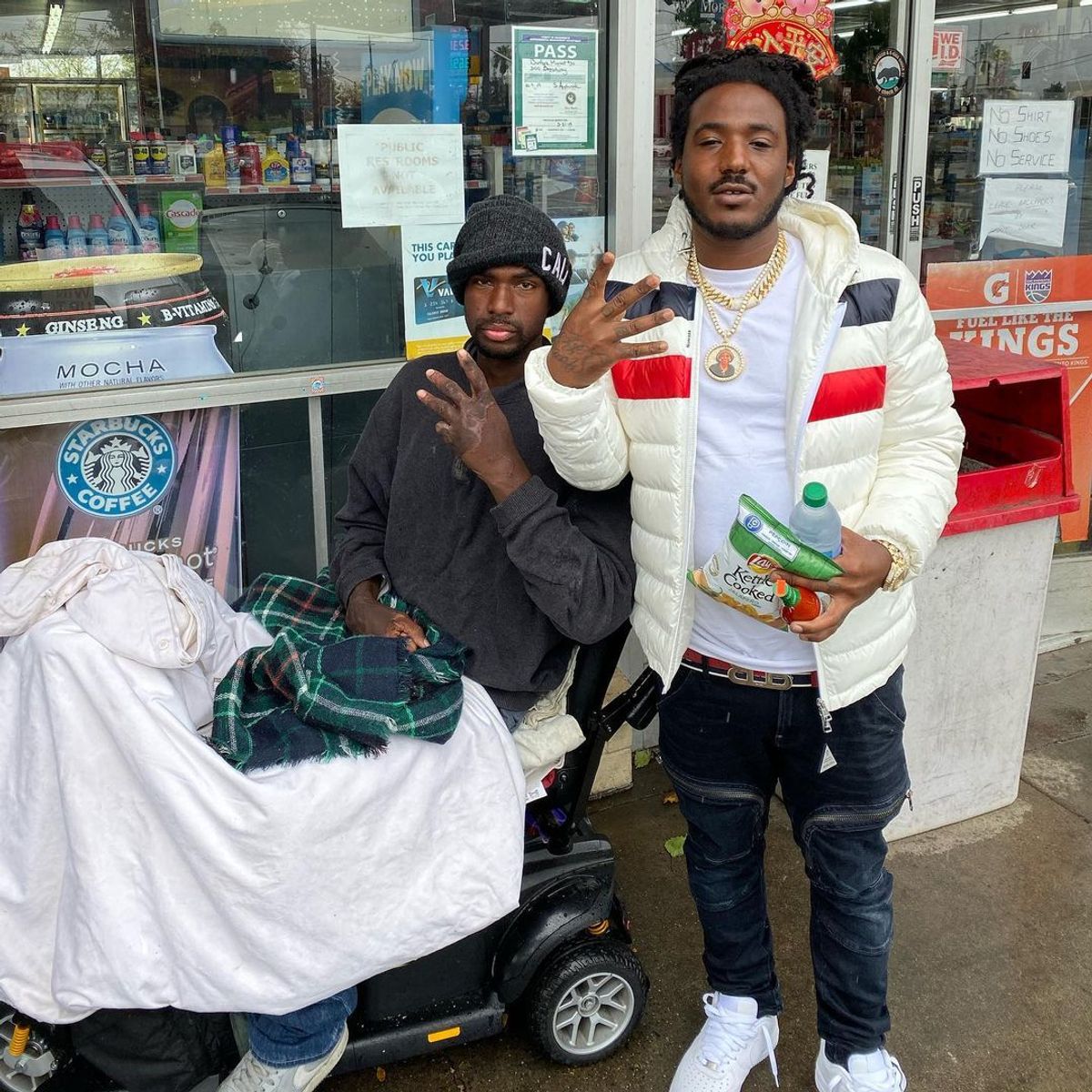 Mozzy Outfit from March 15, 2021 | WHAT’S ON THE STAR?