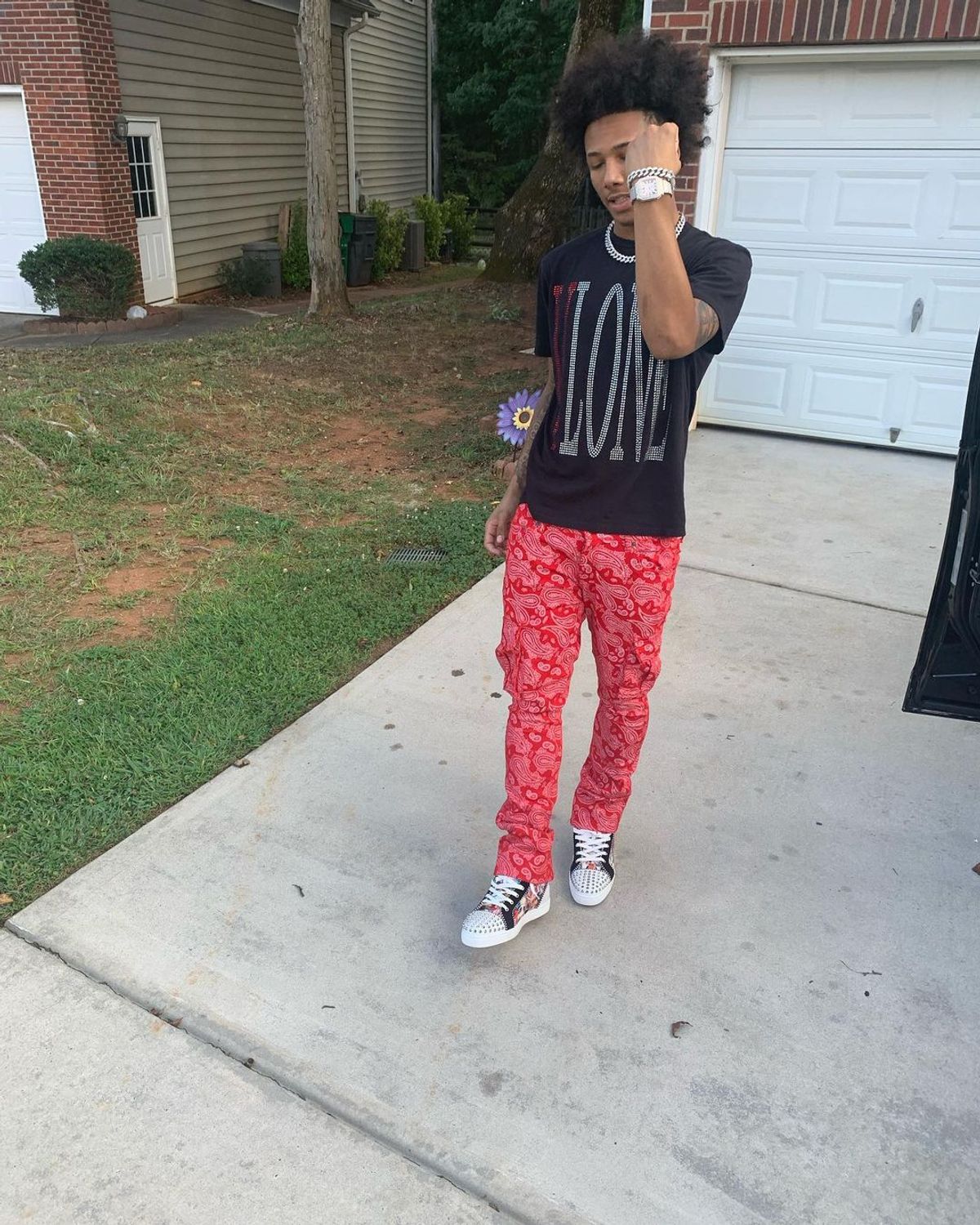 Mikey Outfit from September 18, 2021 | WHAT’S ON THE STAR?