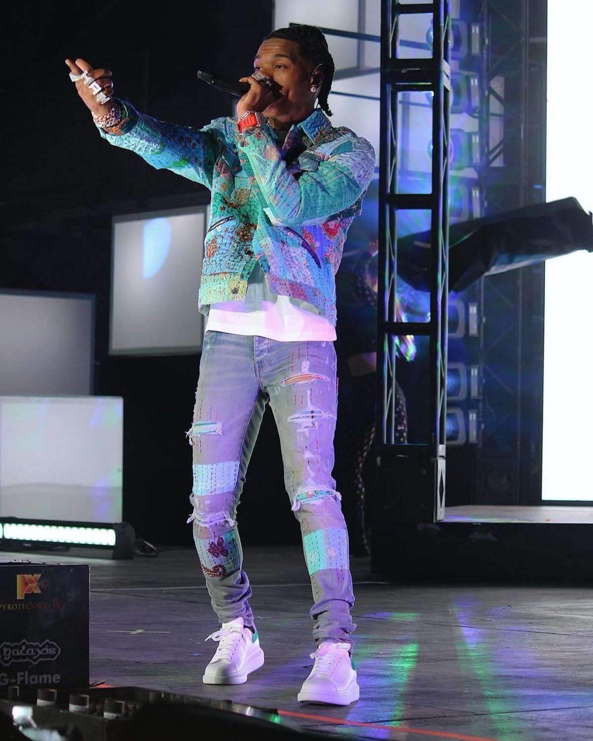 Lil Baby Outfit from September 21, 2021 | WHAT’S ON THE STAR?