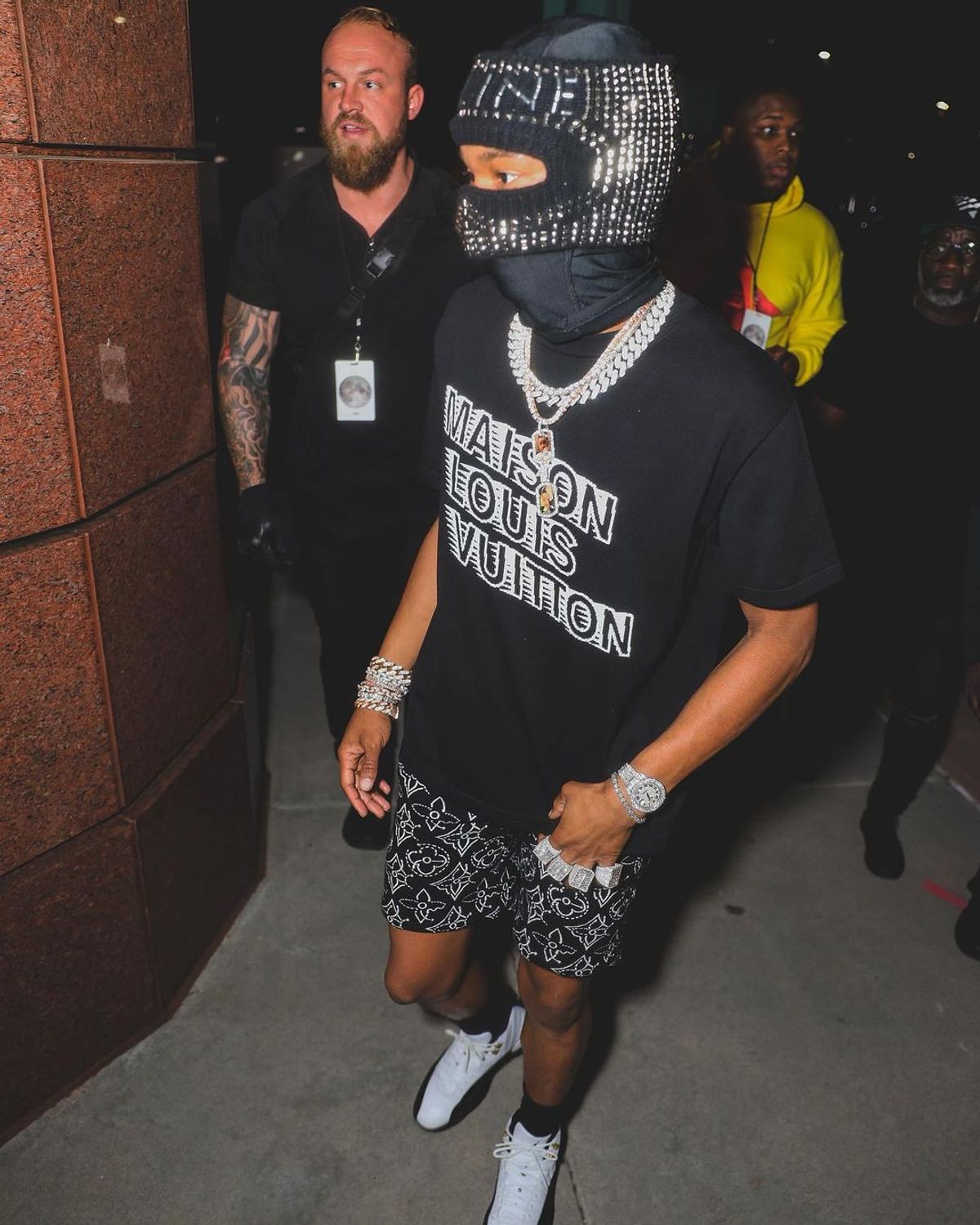 Lil Baby Outfit from September 24, 2021 | WHAT’S ON THE STAR?