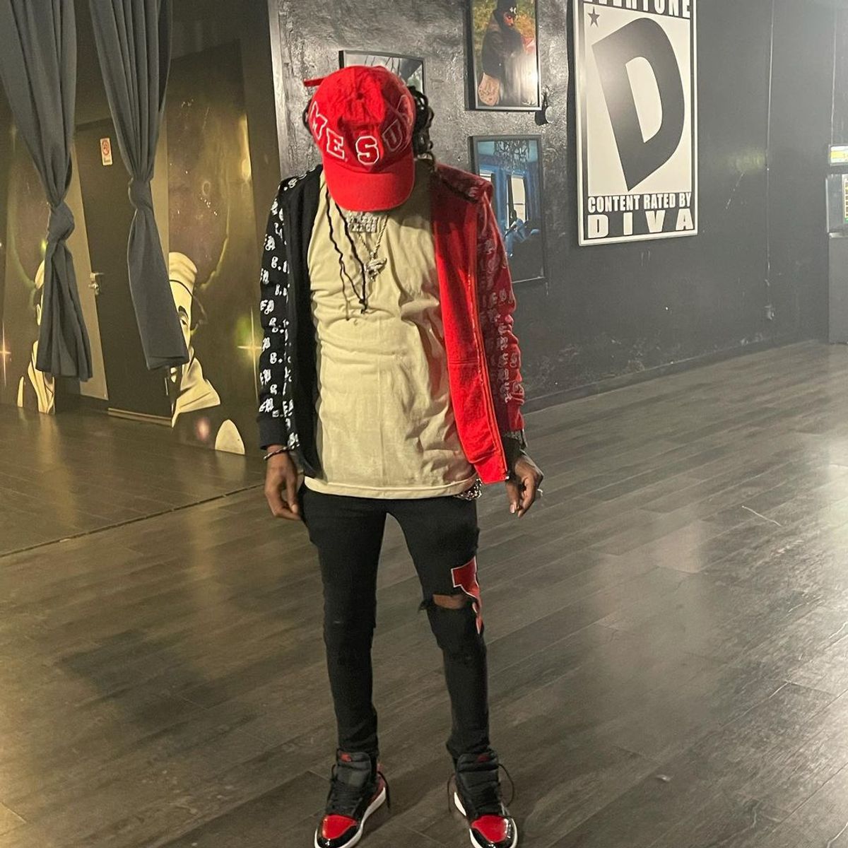 Skooly Outfit from October 5, 2021 | WHAT’S ON THE STAR?