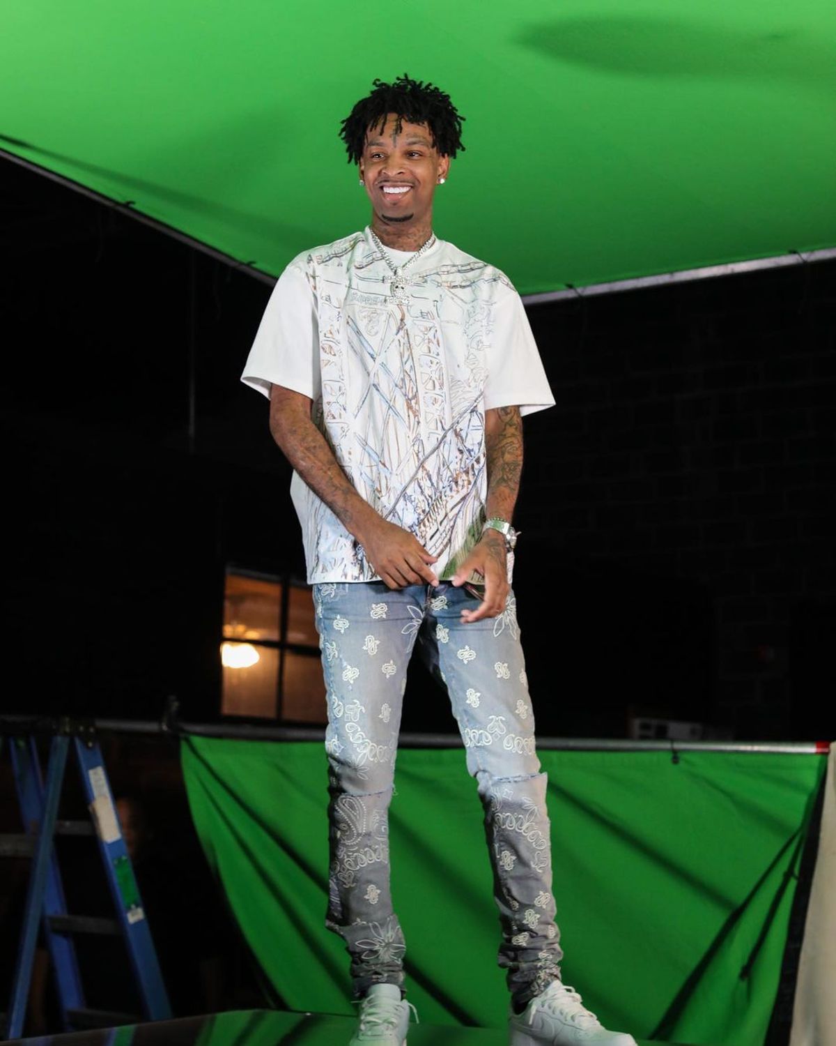 21 Savage Outfit from October 5, 2021 | WHAT’S ON THE STAR?