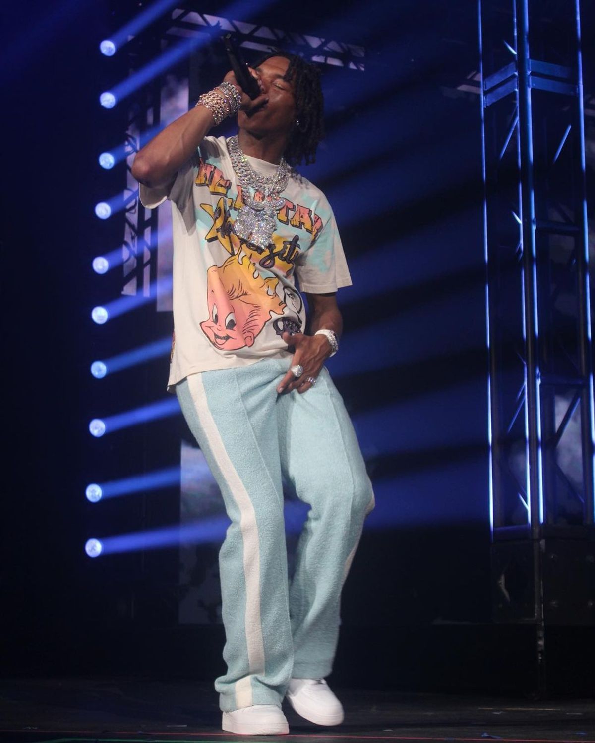 Lil Baby Outfit from October 6, 2021 | WHAT’S ON THE STAR?