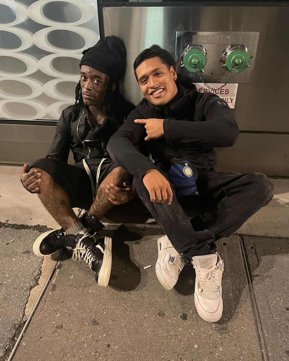 Lil Uzi Vert Outfit from October 6, 2021 | WHAT’S ON THE STAR?