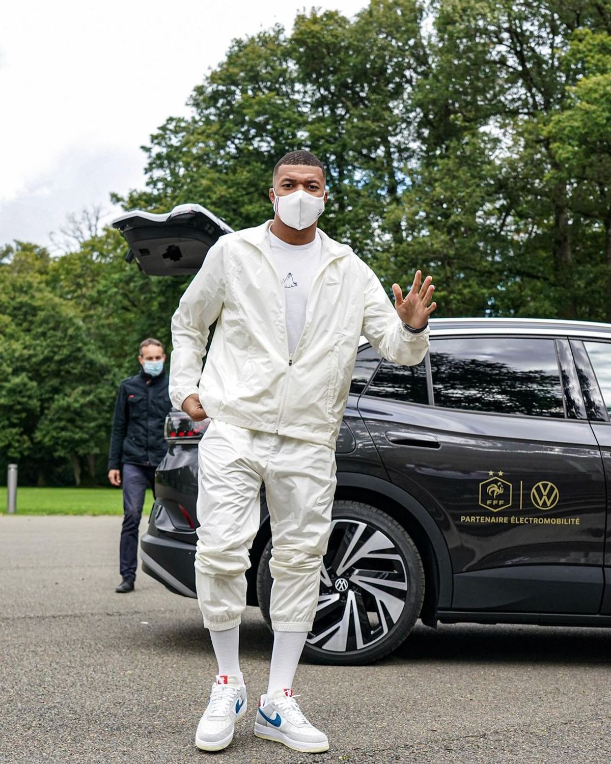Kylian Mbappe Outfit from October 5, 2021 | WHAT’S ON THE STAR?