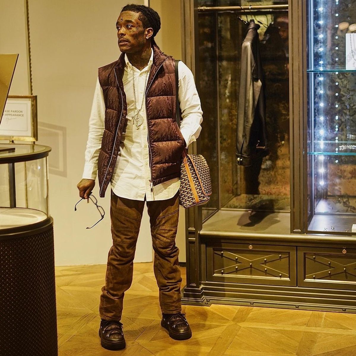 Lil Uzi Vert Outfit from October 10, 2021 | WHAT’S ON THE STAR?