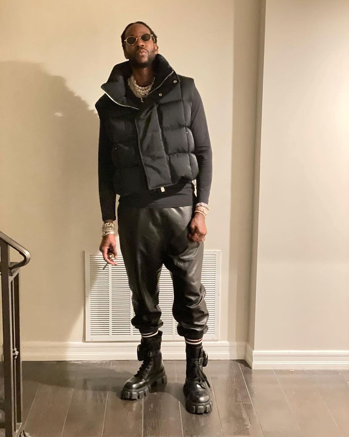 2 Chainz Outfit from October 12, 2021 | WHAT’S ON THE STAR?