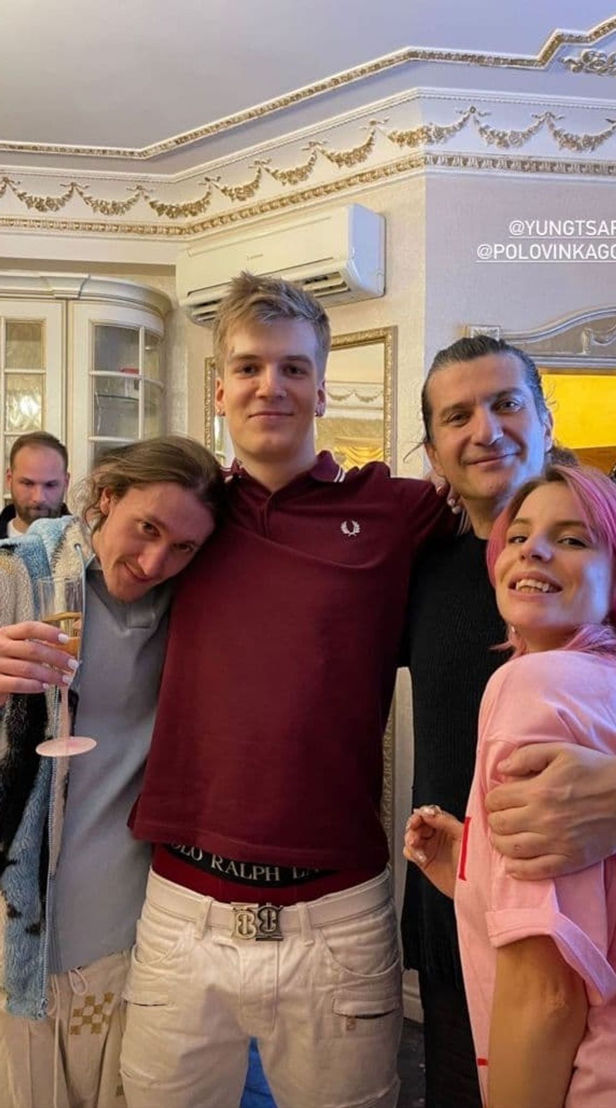 SODA LUV Outfit from October 12, 2021 | WHAT’S ON THE STAR?