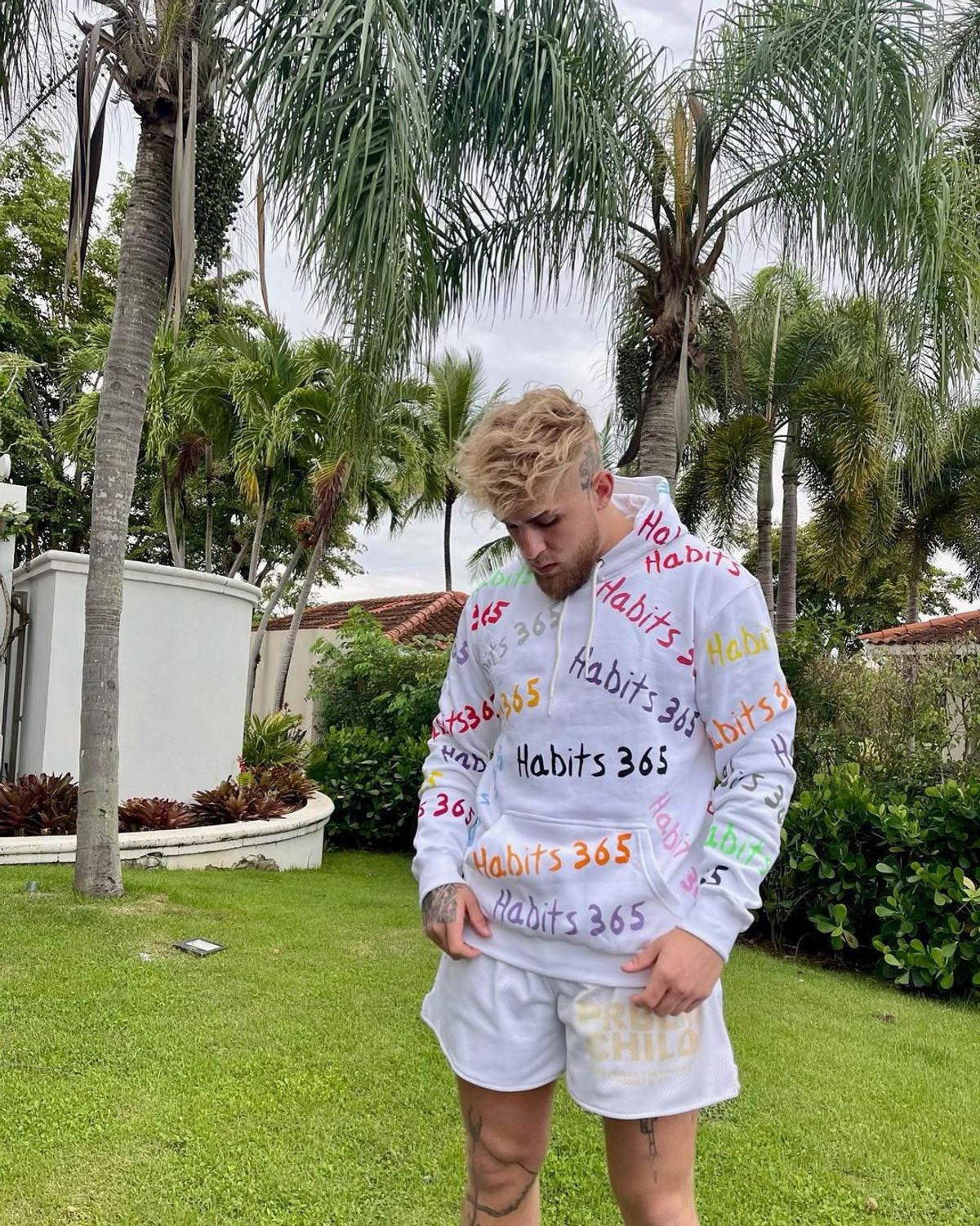 Jake Paul Outfit from October 16, 2021 | WHAT’S ON THE STAR?