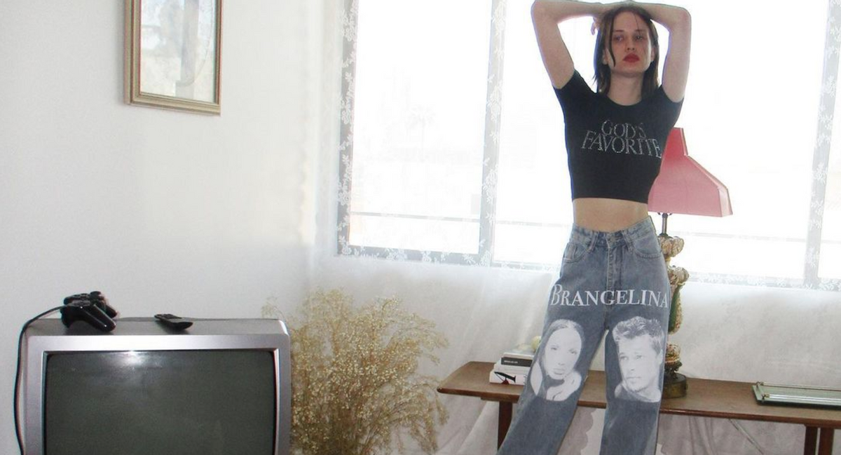 Praying: Clothing, Shoes & Accessories | WHAT’S ON THE STAR?