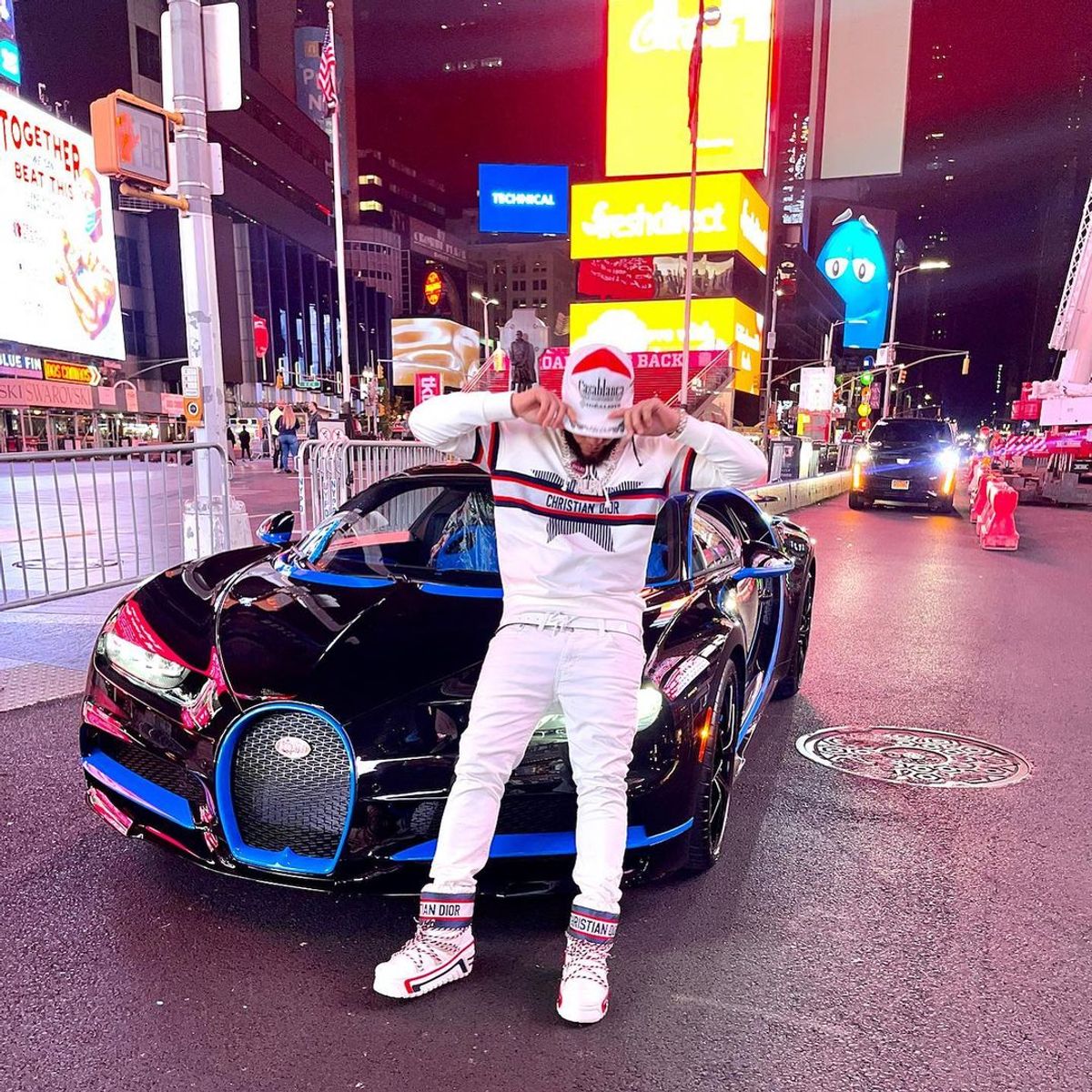 El Alfa El Jefe Outfit from October 18, 2021 | WHAT’S ON THE STAR?