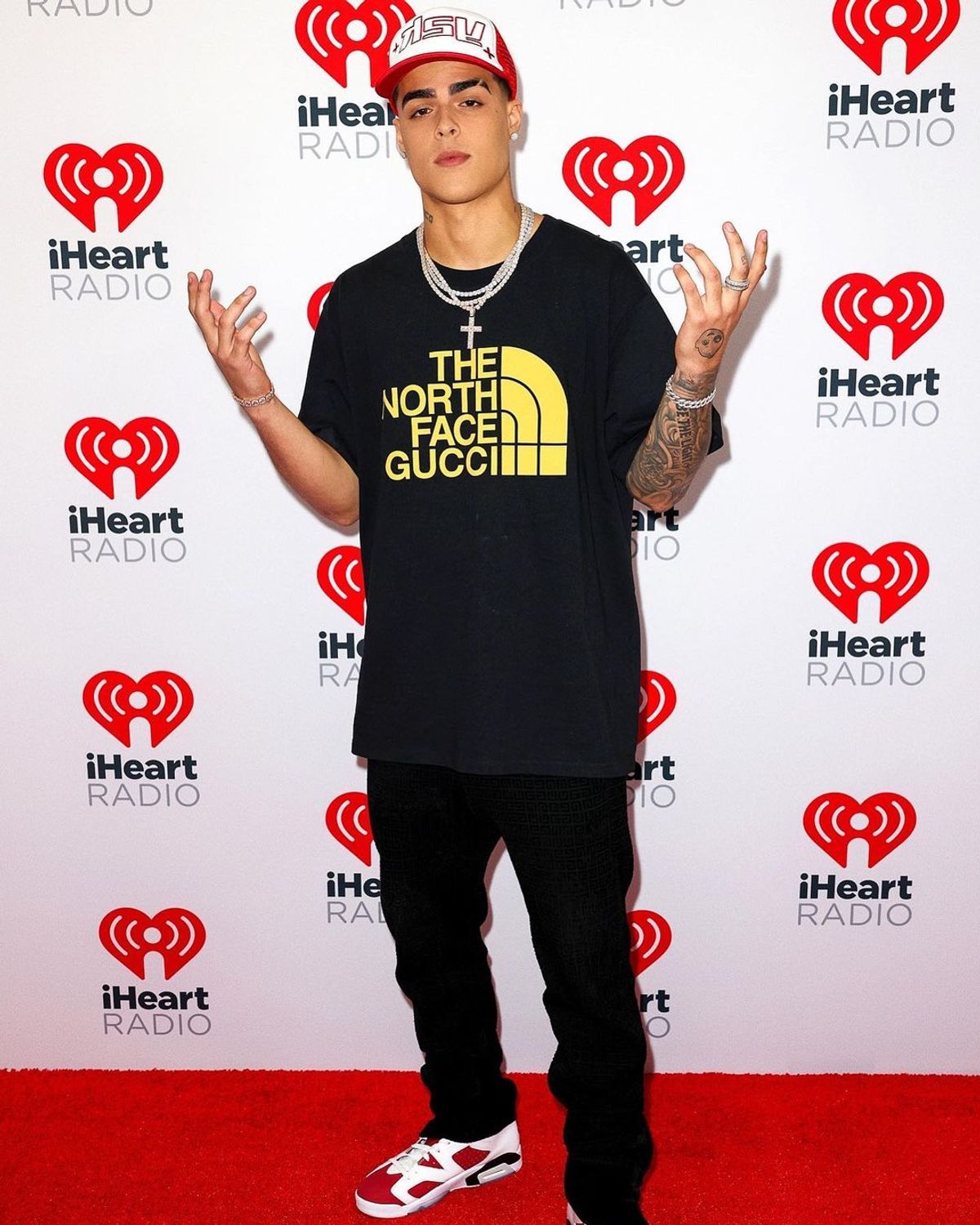 Lunay Outfit from October 17, 2021 | WHAT’S ON THE STAR?