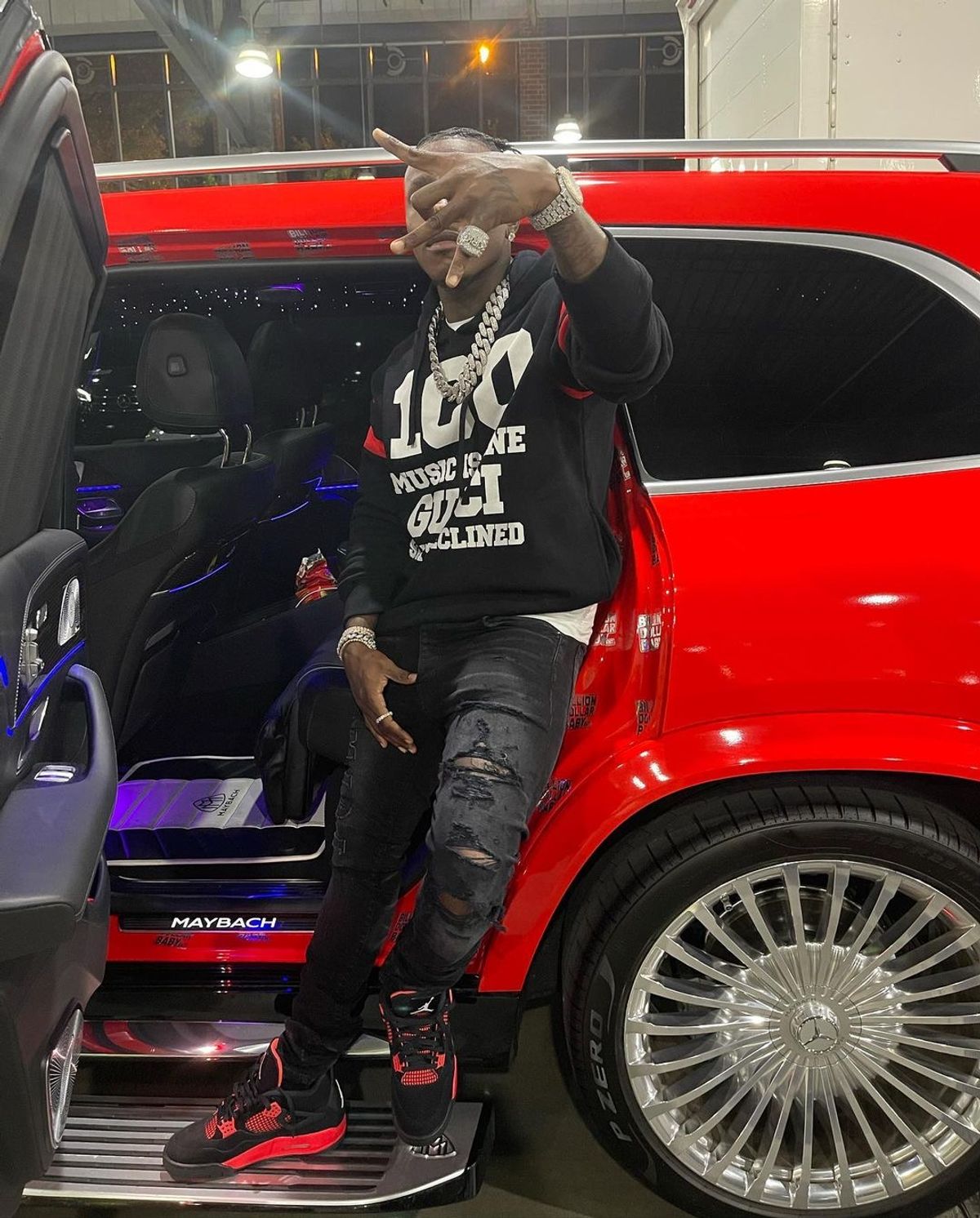 DaBaby Outfit from October 21, 2021 | WHAT’S ON THE STAR?