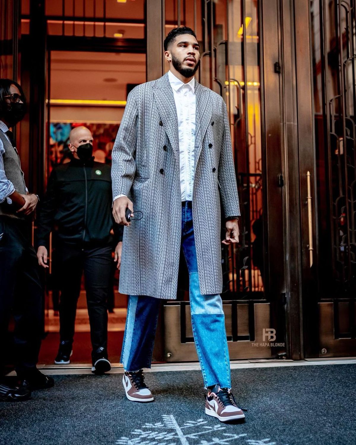 Jayson Tatum Outfit from October 21, 2021 | WHAT’S ON THE STAR?
