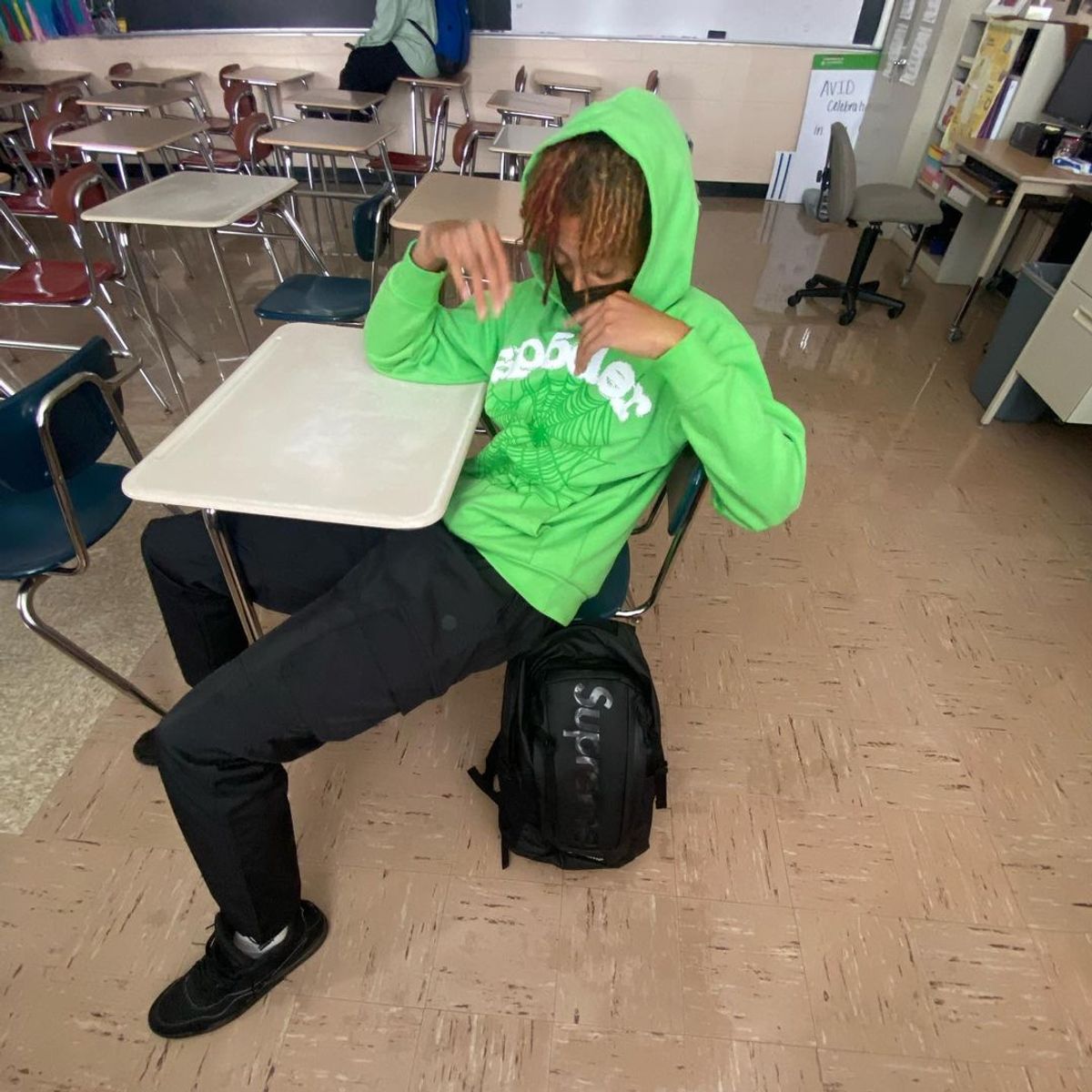 Slump6s Outfit from October 21, 2021 | WHAT’S ON THE STAR?