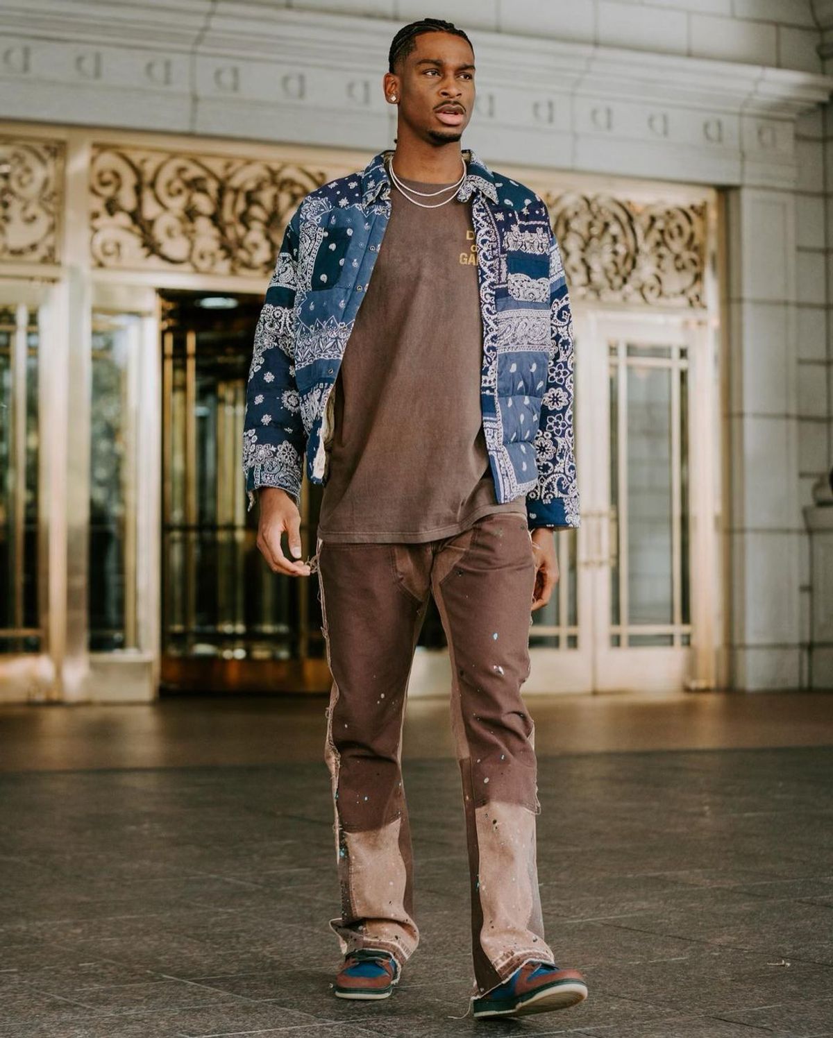 Shai Outfit from October 22, 2021 | WHAT’S ON THE STAR?