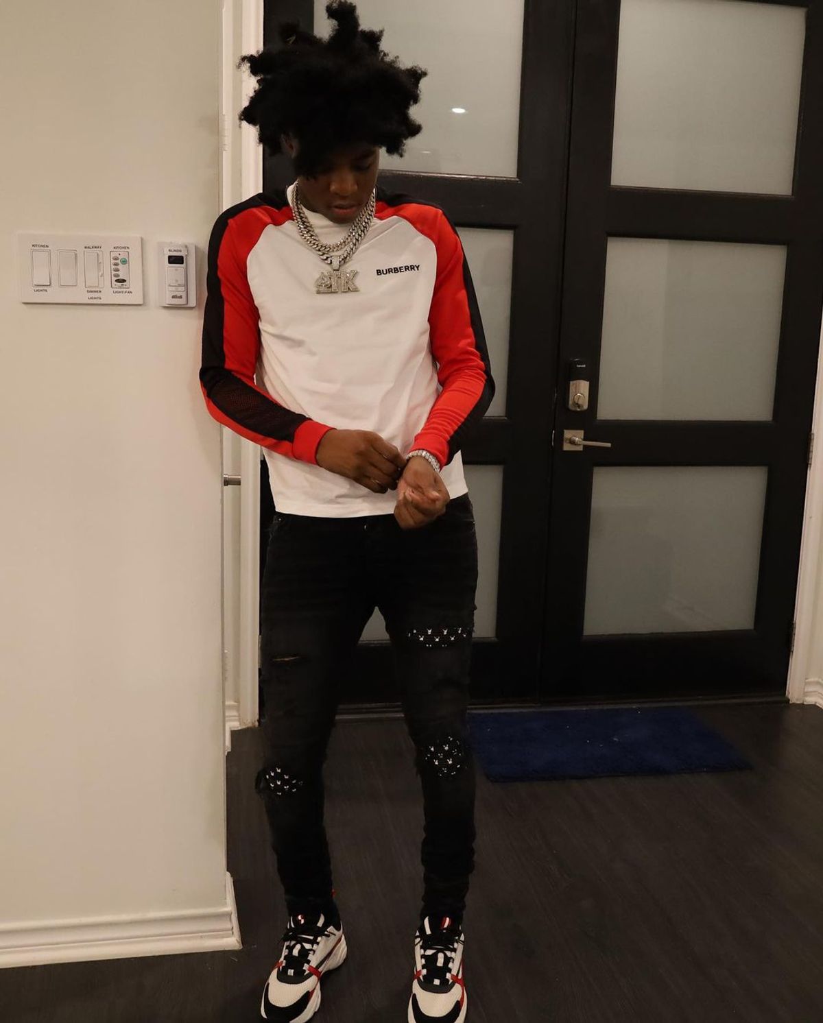Yungeen Ace Outfit from October 27, 2021 | WHAT’S ON THE STAR?