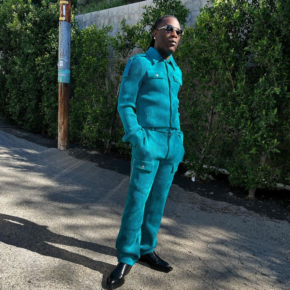 Burna Boy Outfit from October 29, 2021 | WHAT’S ON THE STAR?