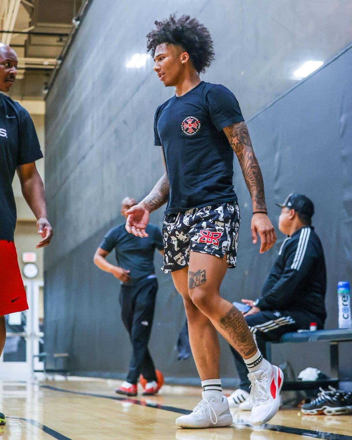 Mikey Outfit from October 28, 2021 | WHAT’S ON THE STAR?