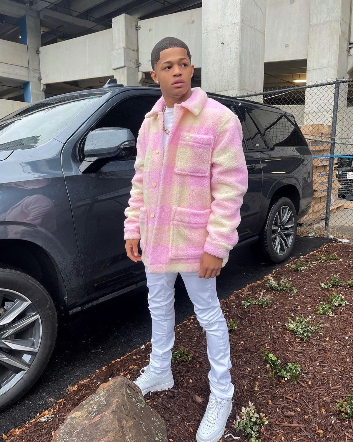 YK Osiris Outfit from October 30, 2021 | WHAT’S ON THE STAR?