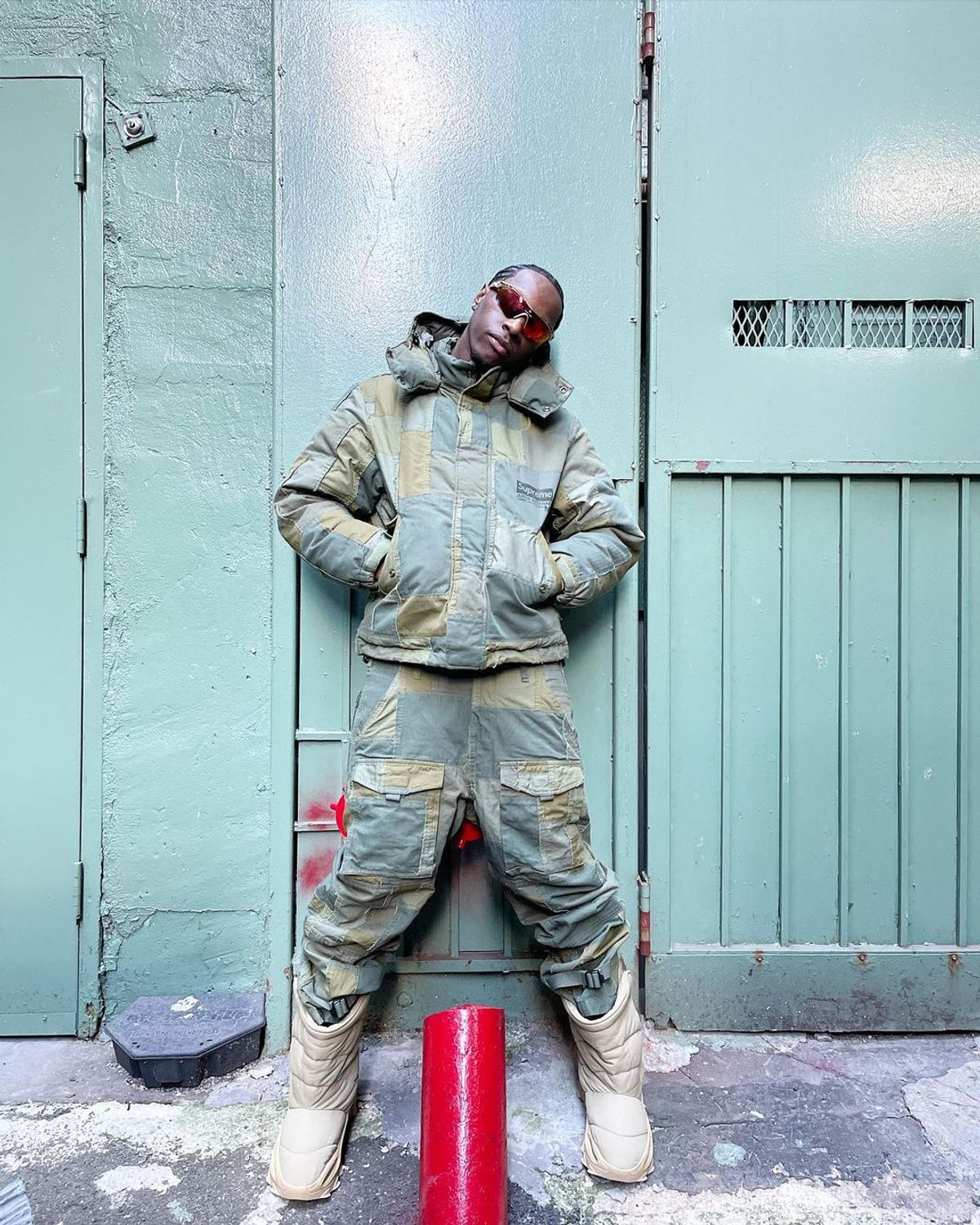 Bloody Osiris Outfit from November 3, 2021 | WHAT’S ON THE STAR?