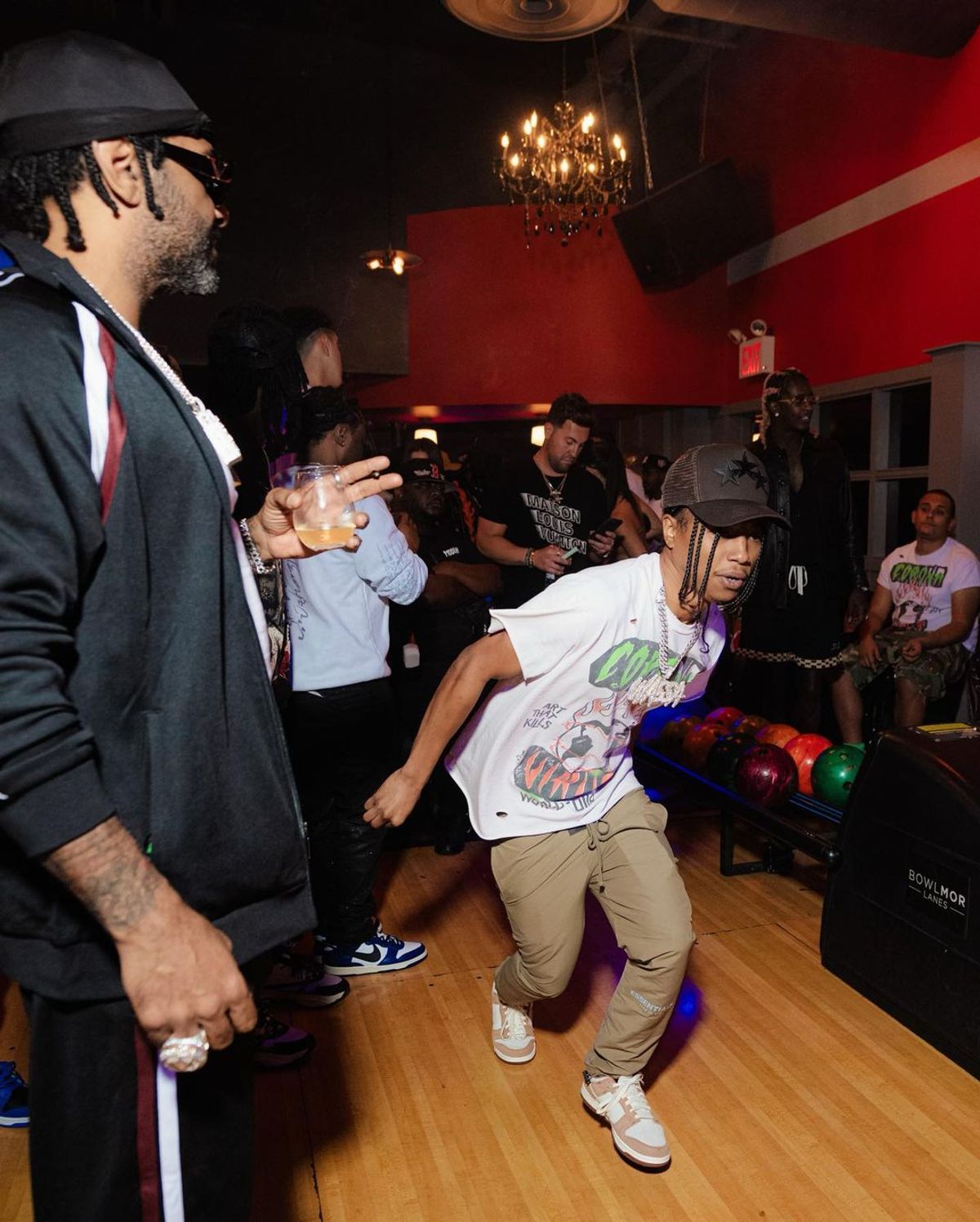 Pressa Outfit from October 17, 2021 | WHAT’S ON THE STAR?