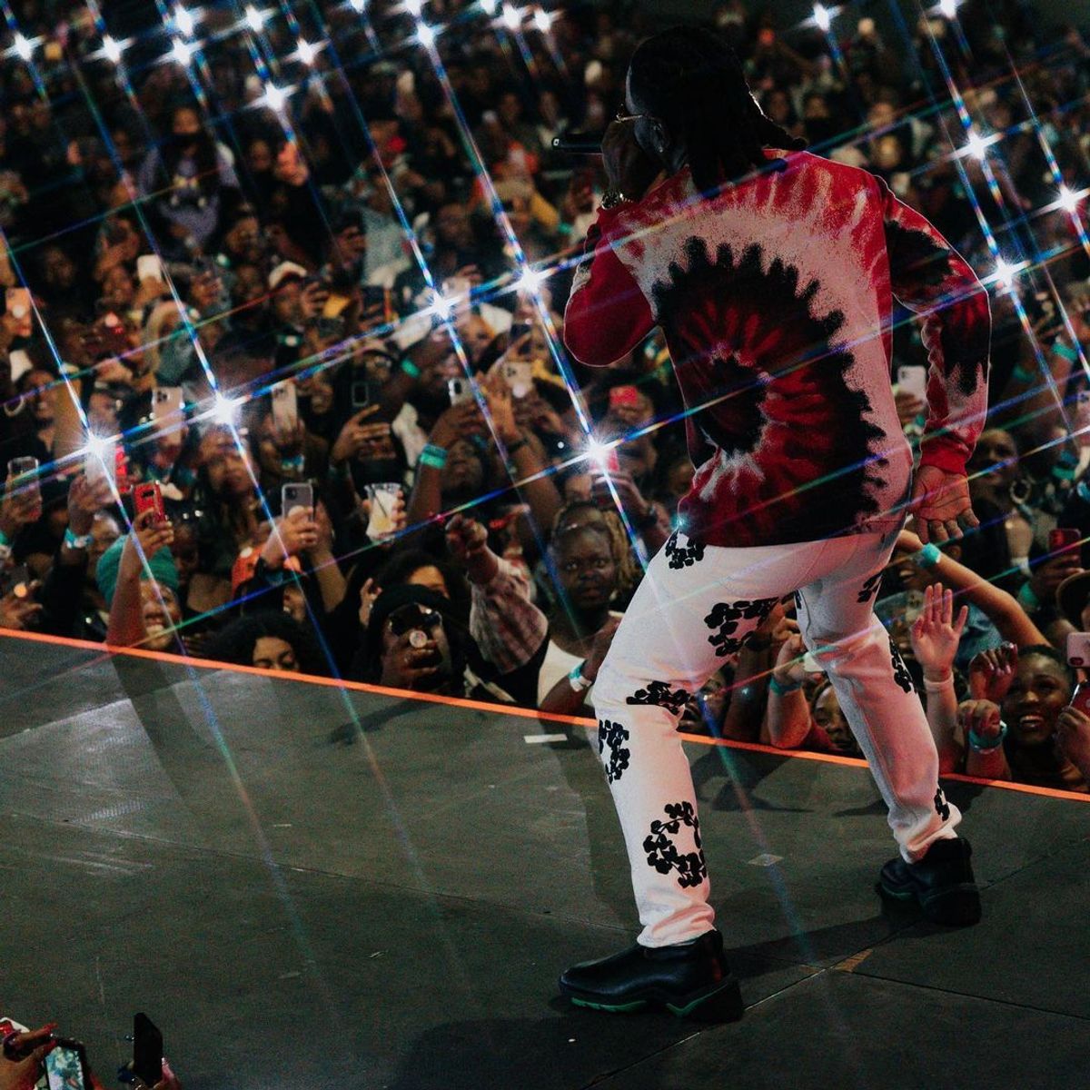 Burna Boy Outfit from November 6, 2021 | WHAT’S ON THE STAR?