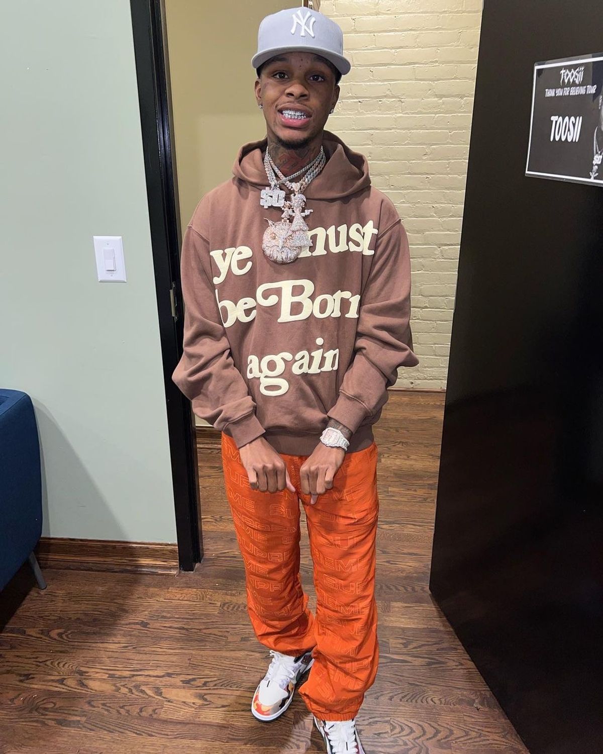 Toosii Outfit from November 9, 2021 | WHAT’S ON THE STAR?