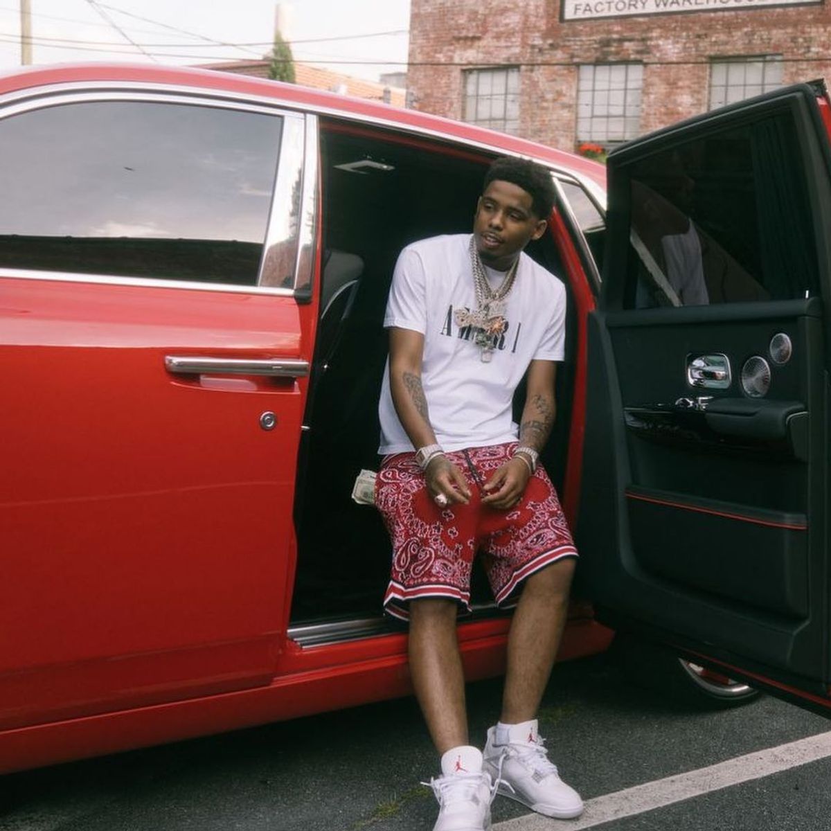 Pooh Shiesty Outfit from November 9, 2021 | WHAT’S ON THE STAR?