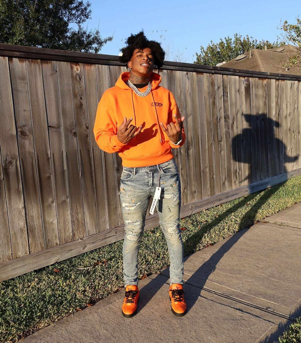 Yungeen Ace Outfit from November 8, 2021 | WHAT’S ON THE STAR?