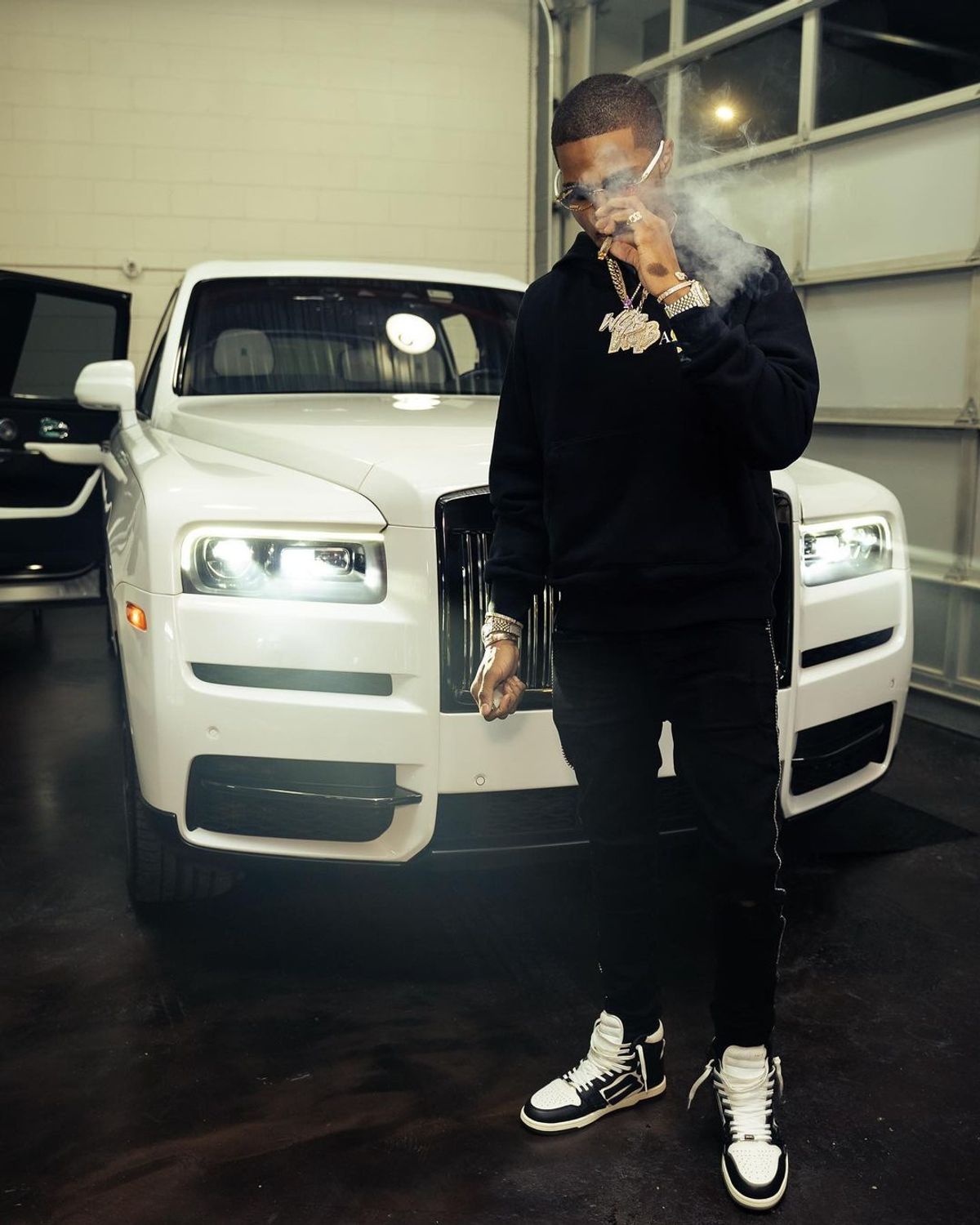 TJ Porter Outfit from October 19, 2021 | WHAT’S ON THE STAR?