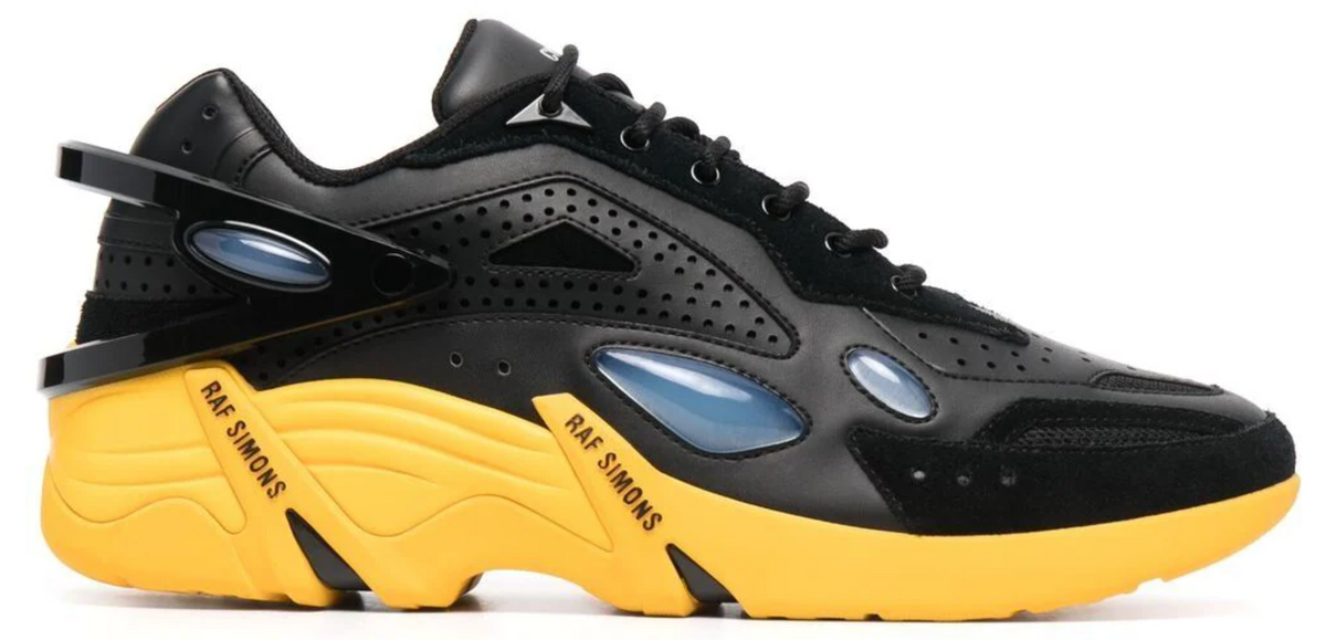 Raf Simons Cyclon-21 Low-Top Black Sneakers | WHAT’S ON THE STAR?