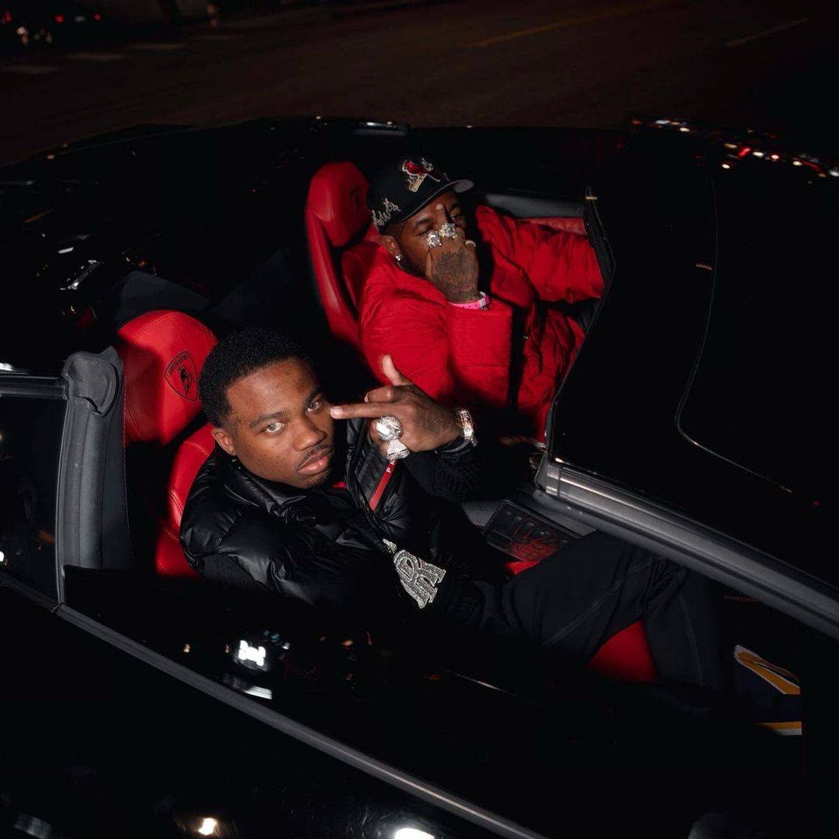 Roddy Ricch Outfit from November 12, 2021 | WHAT’S ON THE STAR?