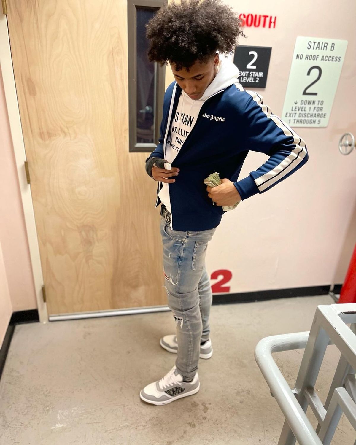 Mikey Outfit from November 14, 2021 | WHAT’S ON THE STAR?