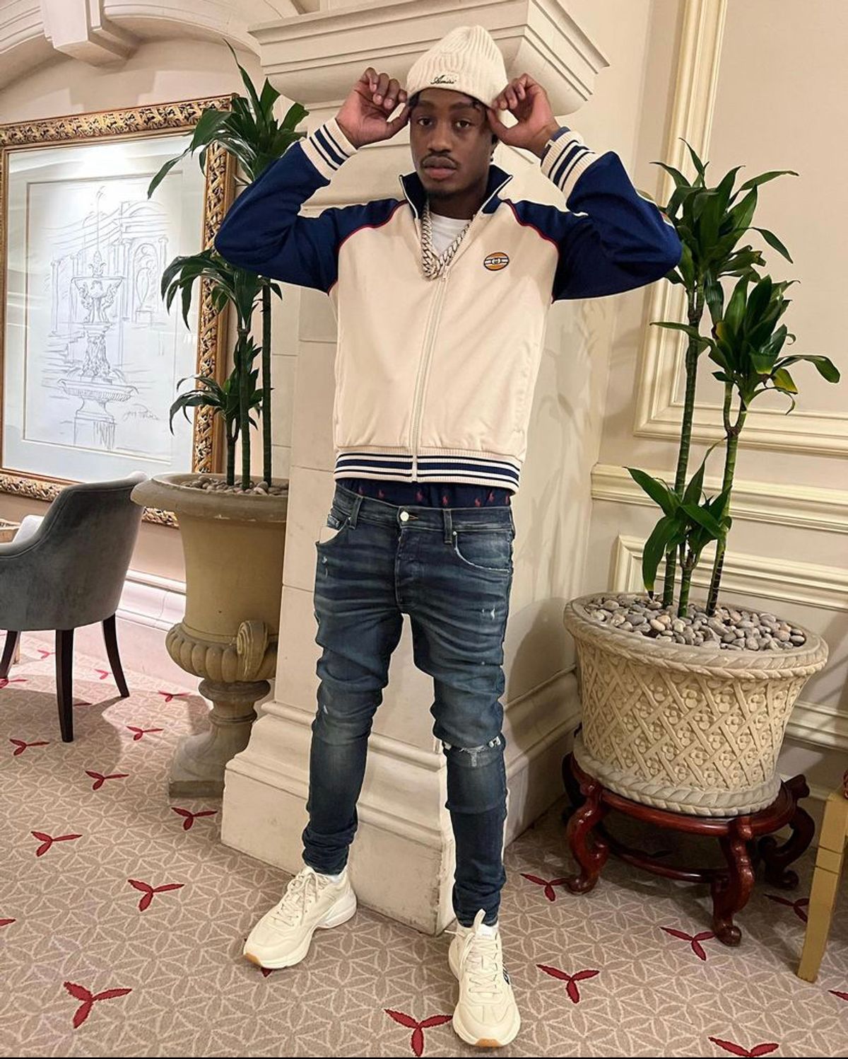 Lil Tjay Outfit from November 15, 2021 | WHAT’S ON THE STAR?