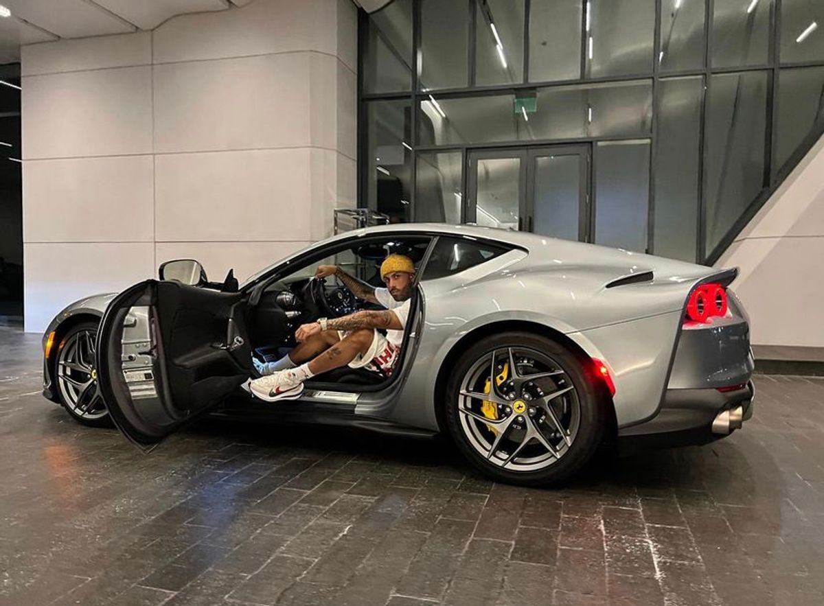 Nicky Jam Outfit from November 16, 2021 | WHAT’S ON THE STAR?