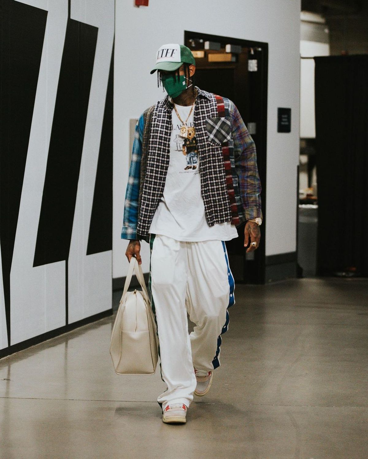 Jordan Clarkson Outfit from November 17, 2021 | WHAT’S ON THE STAR?