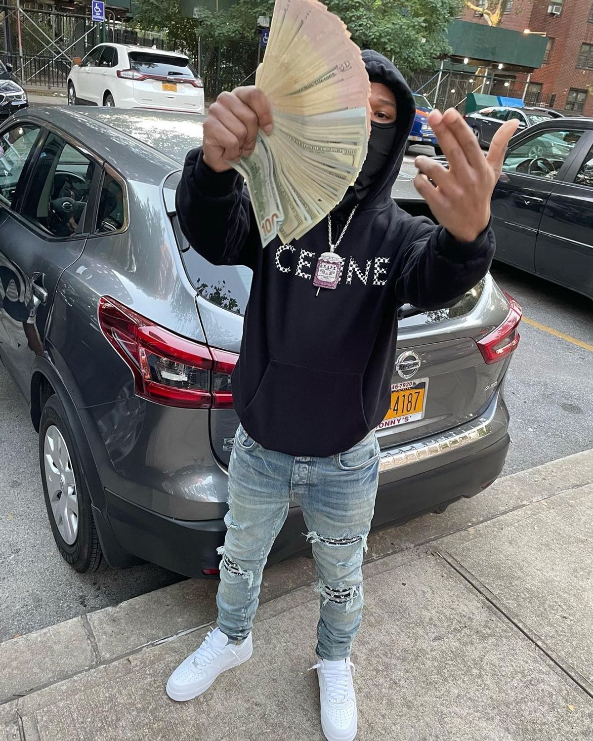 B Lovee Outfit from September 25, 2021 | WHAT’S ON THE STAR?