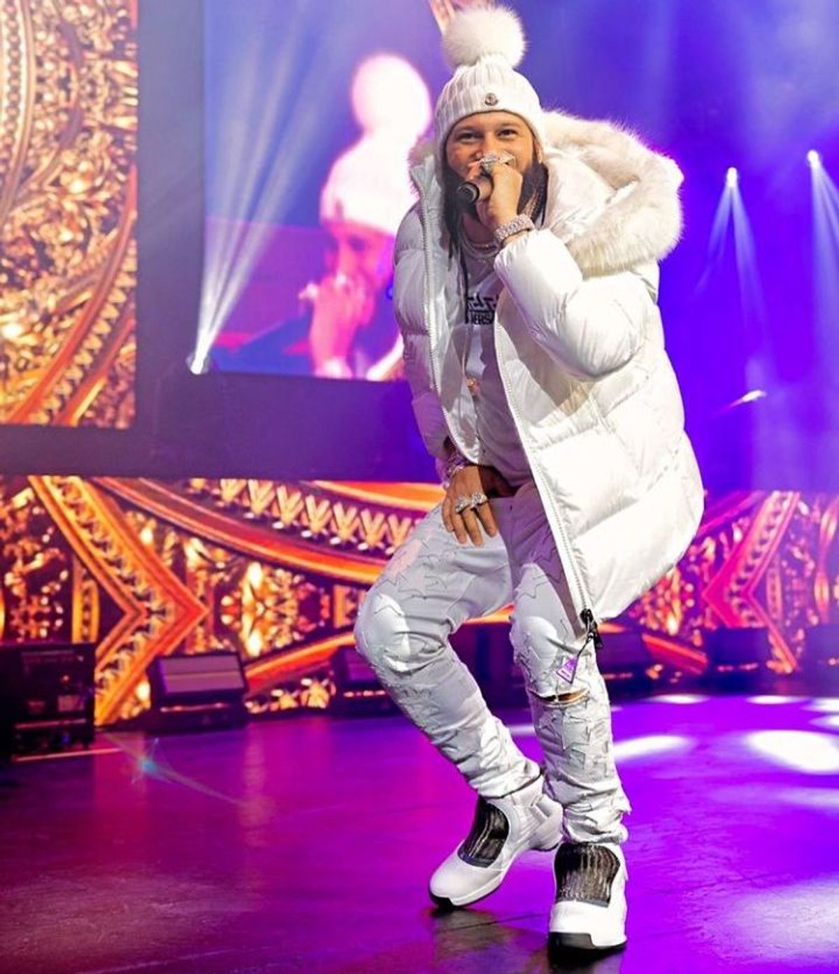 El Alfa El Jefe Outfit from November 19, 2021 | WHAT’S ON THE STAR?