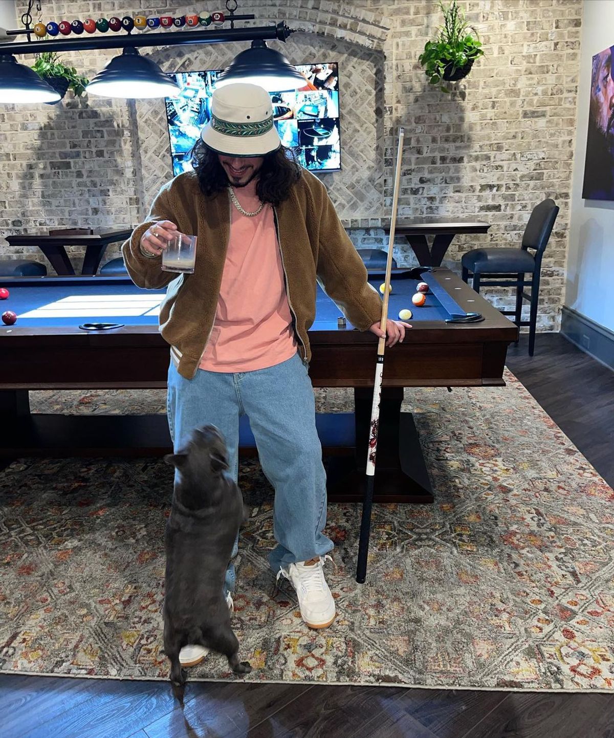 Russ Outfit from November 20, 2021 | WHAT’S ON THE STAR?