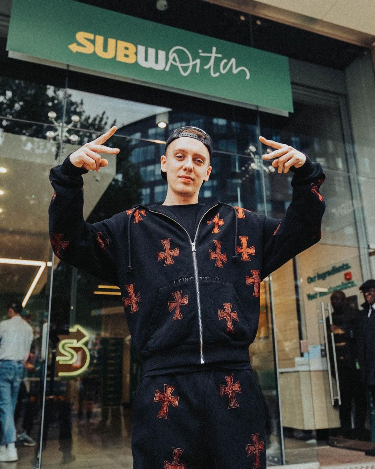 Aitch Outfit from October 6, 2021 | WHAT’S ON THE STAR?