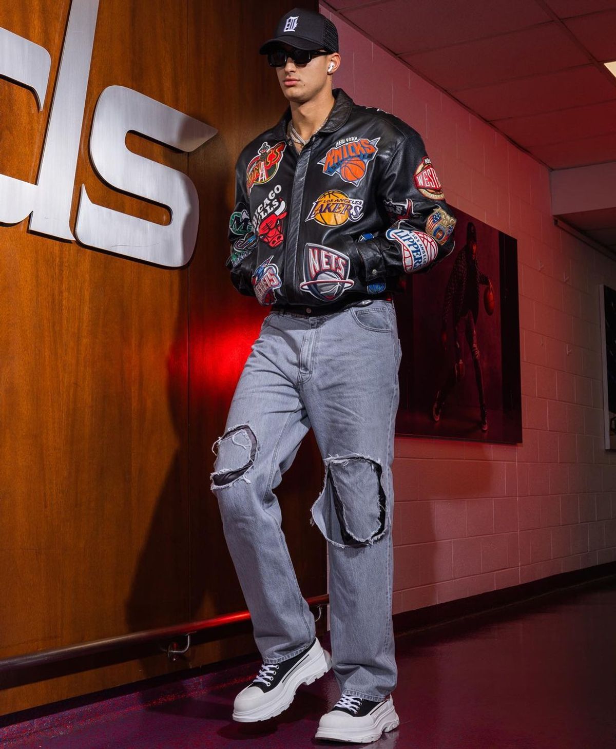 Kyle Kuzma Outfit from November 8, 2021 | WHAT’S ON THE STAR?