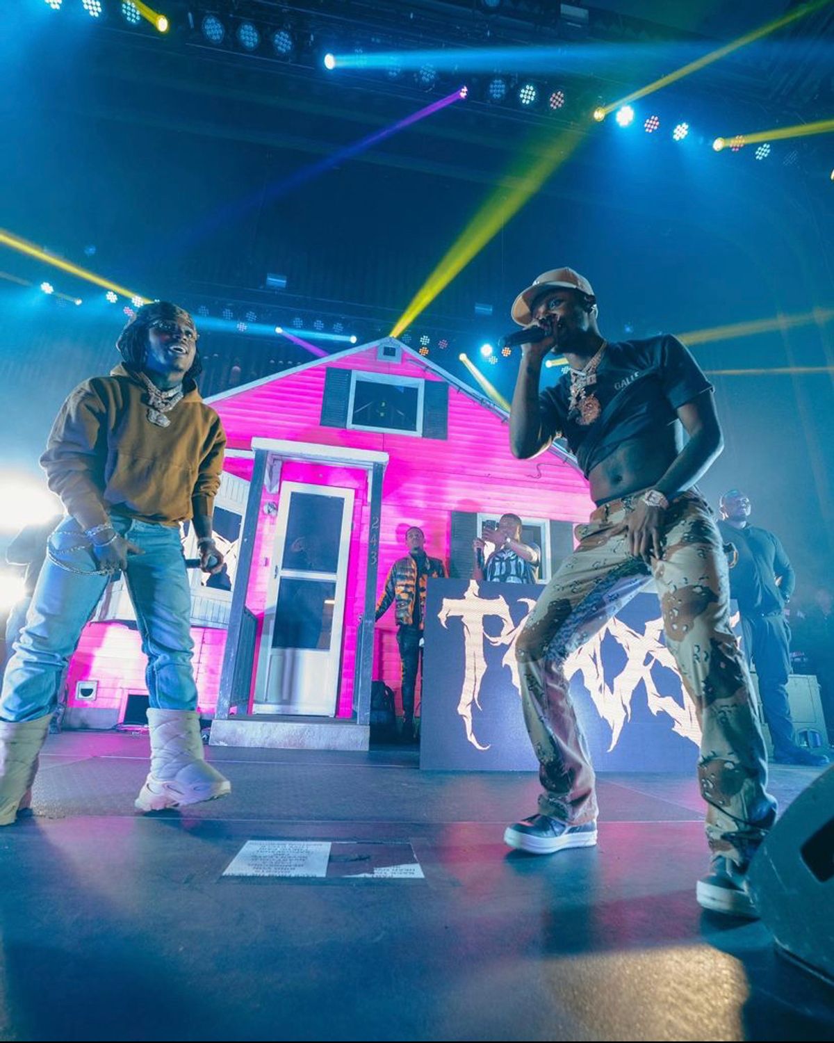 Toosii Outfit from November 24, 2021 | WHAT’S ON THE STAR?