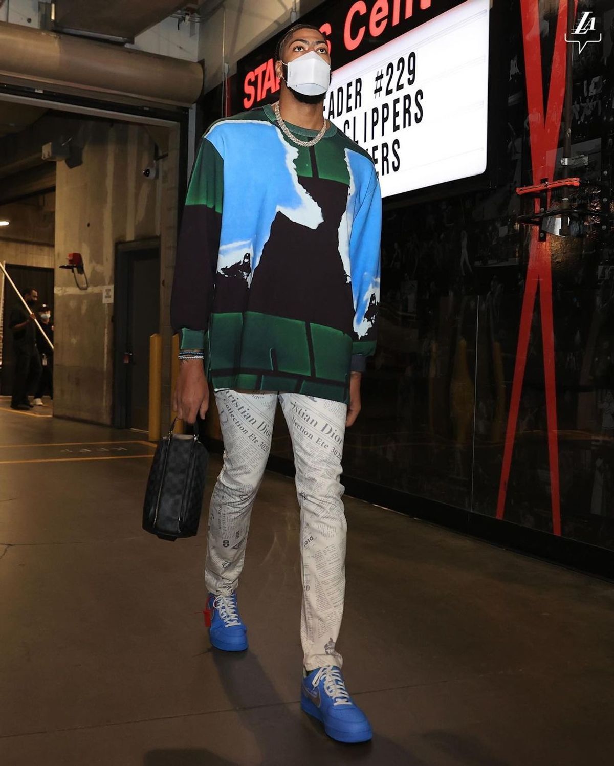 Anthony Davis Outfit from November 27, 2021 | WHAT’S ON THE STAR?