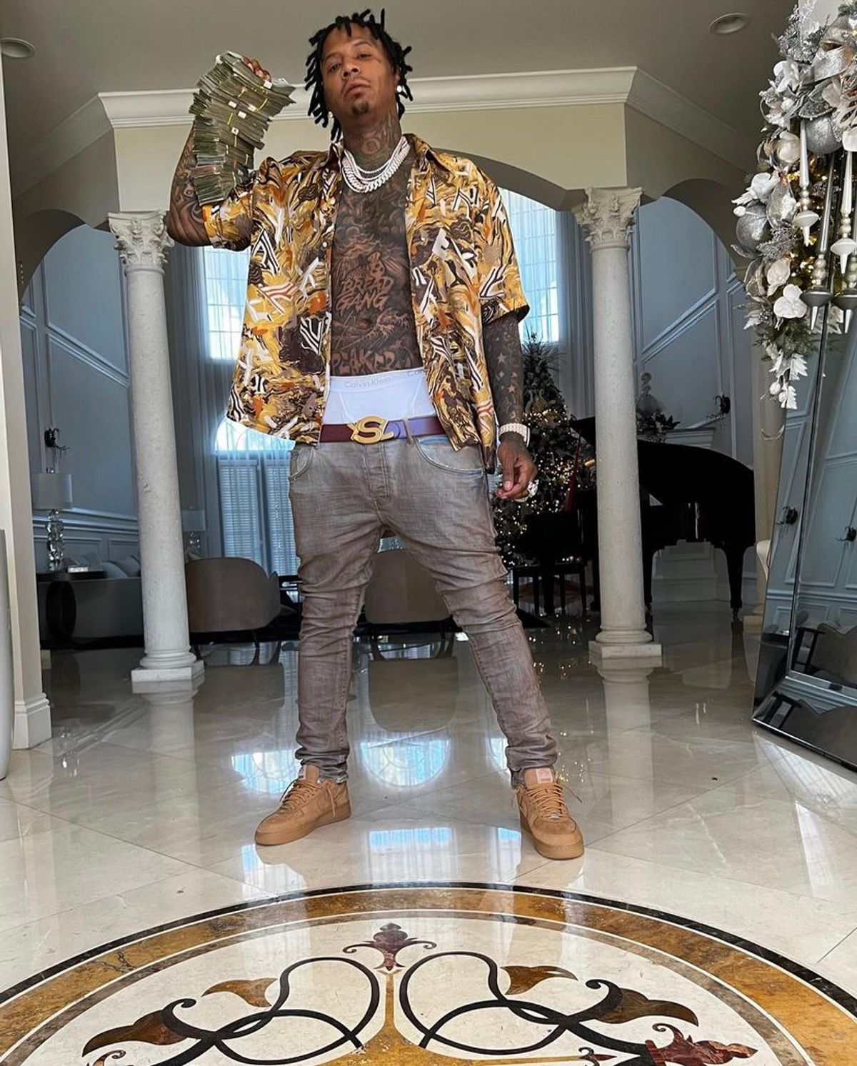 Moneybagg Yo Outfit from November 30, 2021 | WHAT’S ON THE STAR?