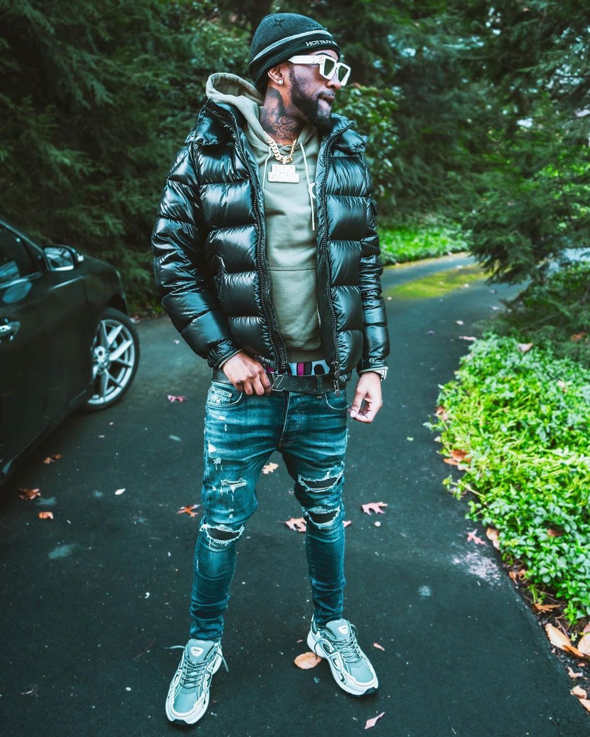 Ron Suno Outfit from December 1, 2021 | WHAT’S ON THE STAR?