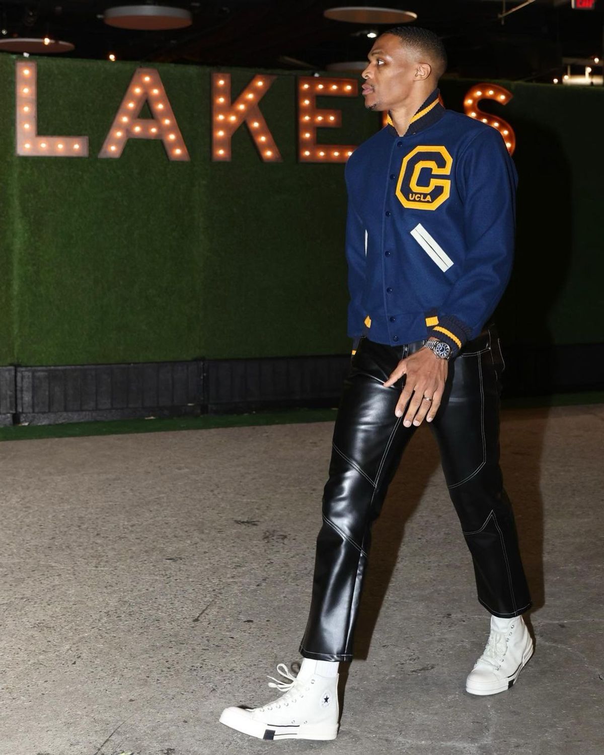 Russell Westbrook Outfit from December 4, 2021 | WHAT’S ON THE STAR?