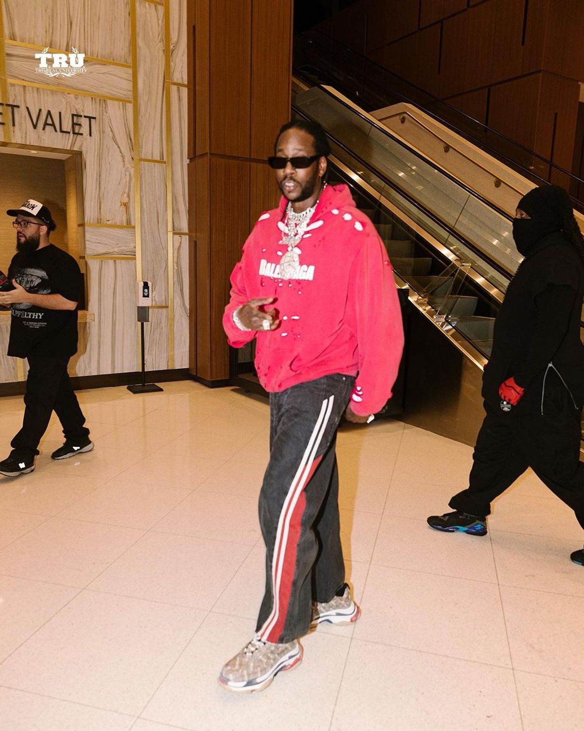 2 Chainz Outfit from December 5, 2021 | WHAT’S ON THE STAR?