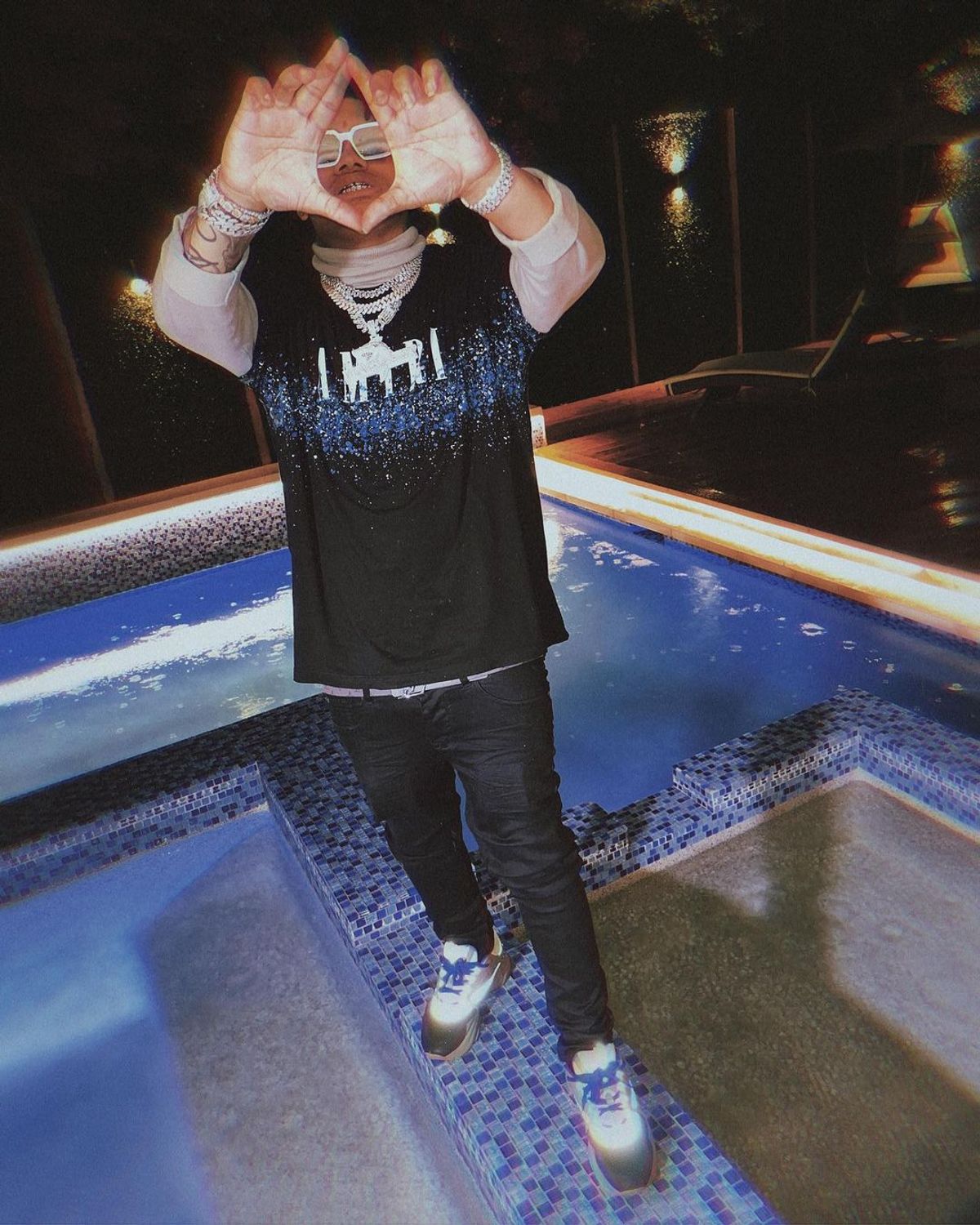 No Cap Outfit from December 8, 2021 | WHAT’S ON THE STAR?